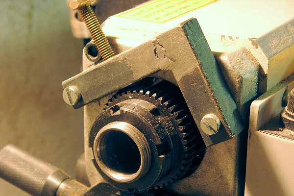 Spindle lock and spindle division